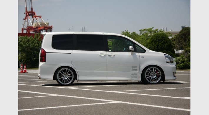 トヨタ VOXY Gs Ver.EDGE｜USERS GALLERY｜ENKEI WHEELS